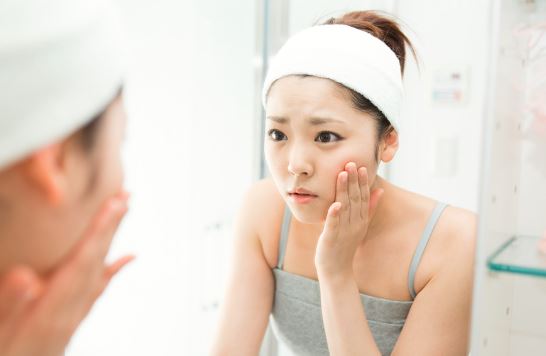 Comment éviter les boutons sur le visage ? – Relooking-beauté